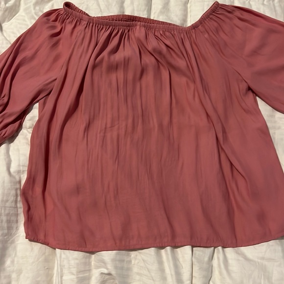 GAP | Tops | Super Cute Top Can Be Worn Off The Shoulders Excellent ...